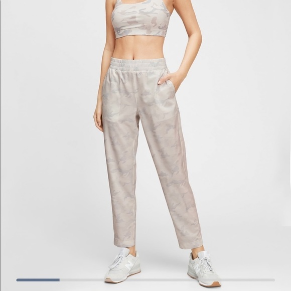 GAP | Pants & Jumpsuits | Gapfit Runaround Pants Nwt Medium Light Cameo ...